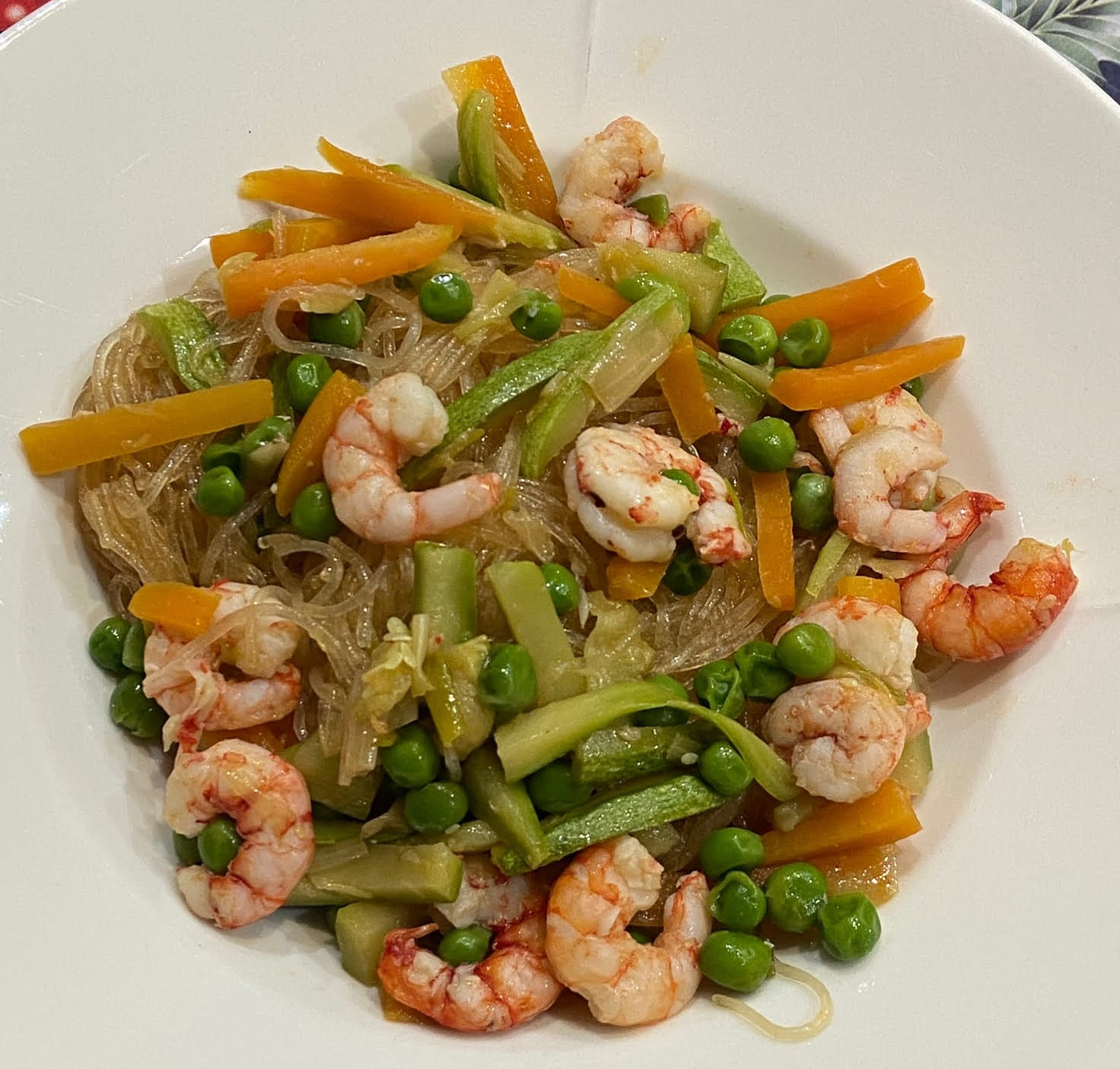 Spaghetti di soia con verdure e gamberi, piccanti - Piatti Facili